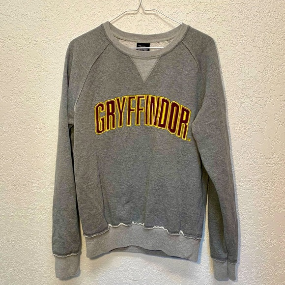 Universal Studio | Tops | Harry Potter Gryffindor Crew Neck Sweatshirt ...